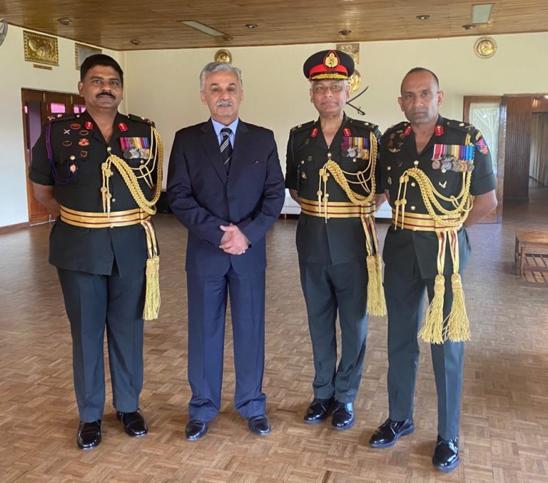 Sri Lankan Army Officers Honour Their Indian Army 'guru' Who Trained ...