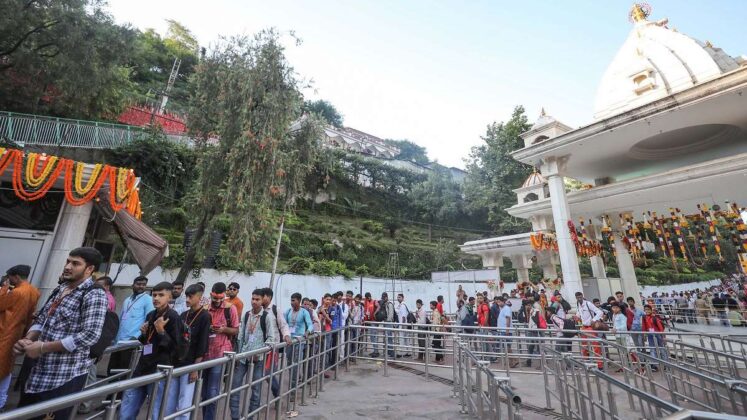 J-K: Devotees Flock To Shri Mata Vaishno Devi During Third Day Of ...